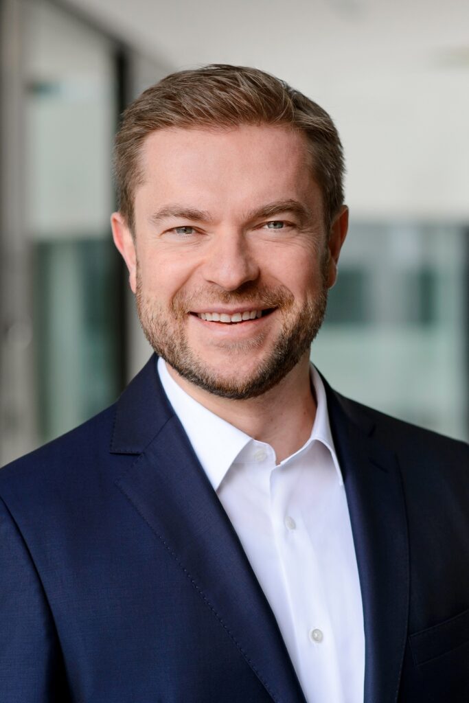 Jonathan Rake | Namen | Versicherungsmonitor